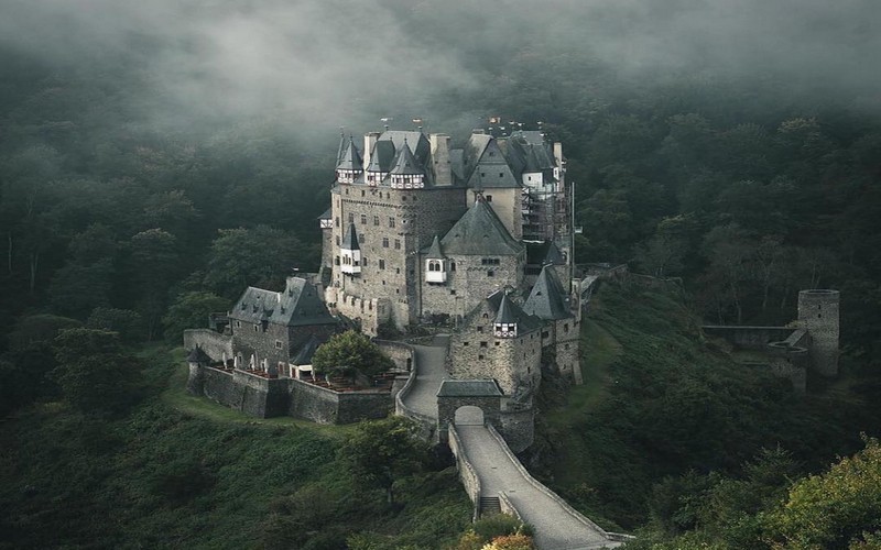 Most haunted castle spots in the world - Wanderlust Tips Travel Magazine