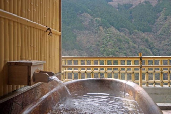 Bathing in Onsen: A Guide to Japanese Hot Spring Etiquette • WANDERLUST ...